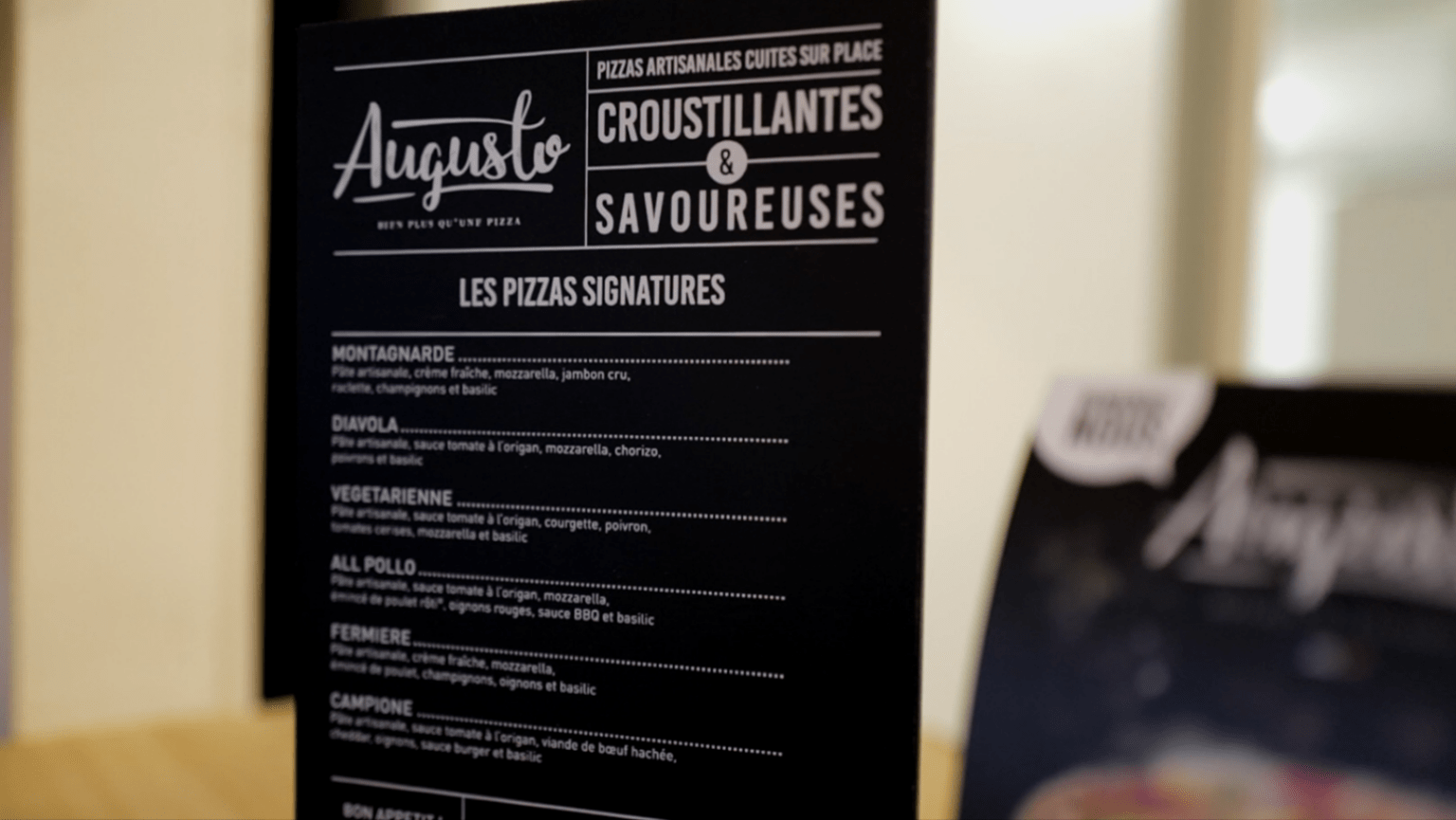 Choisir sa carte de pizzas Augusto